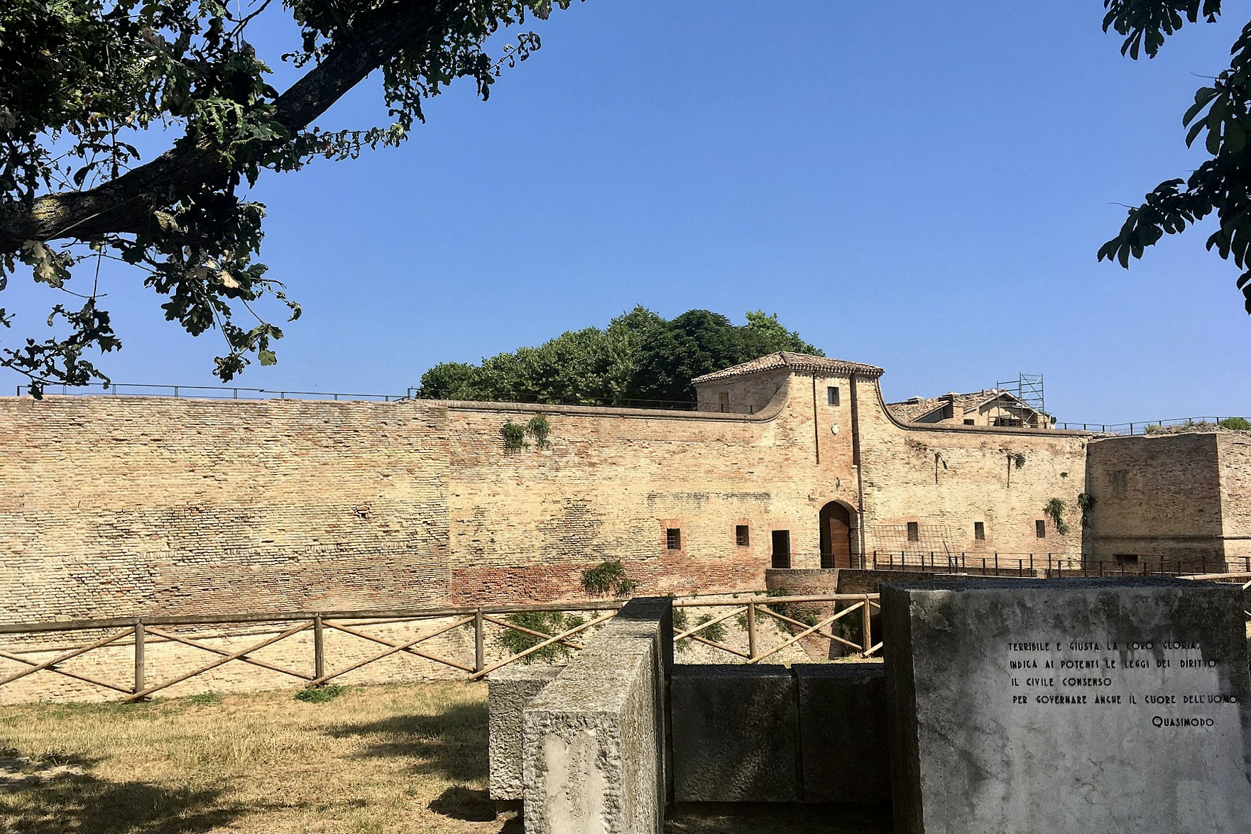 Fano (Italien) | Reiseführer 2025 | Italien Entdecken