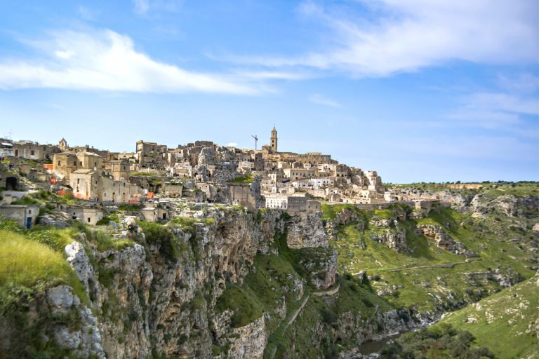 Die Geisterstadt Craco in Italien: Reiseführer und Tipps 2025